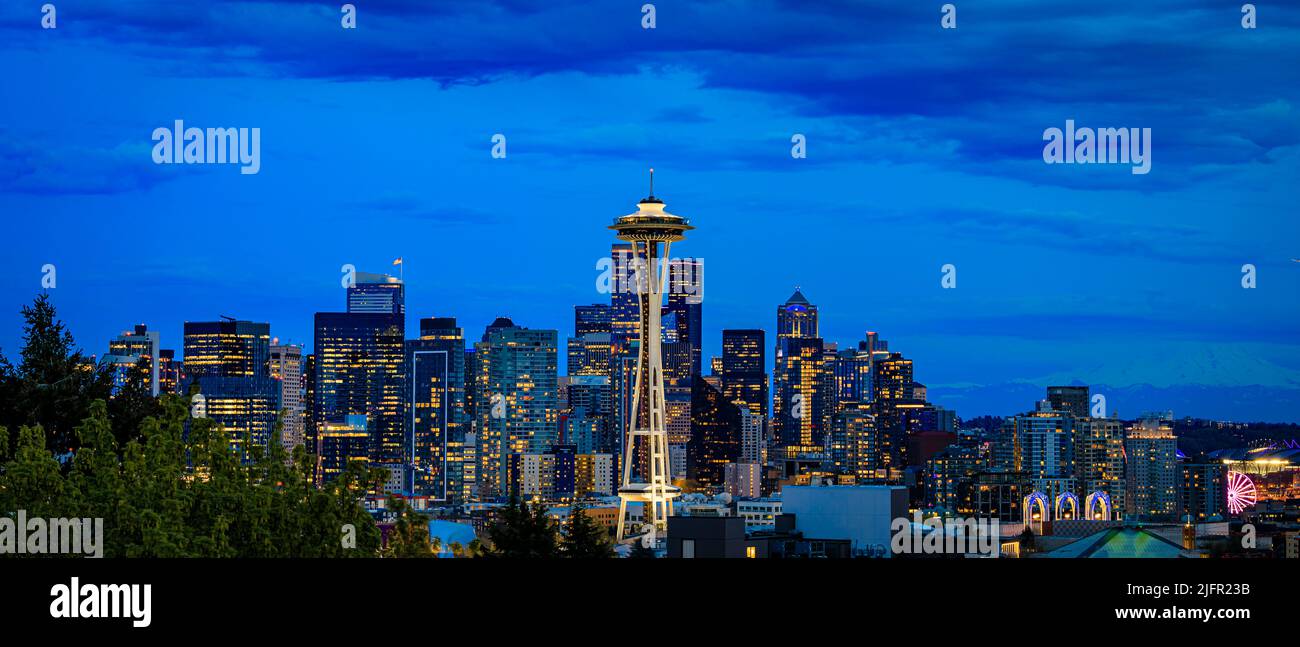 Downtown city skyline panoramic view with the Space Needle and Mount ...