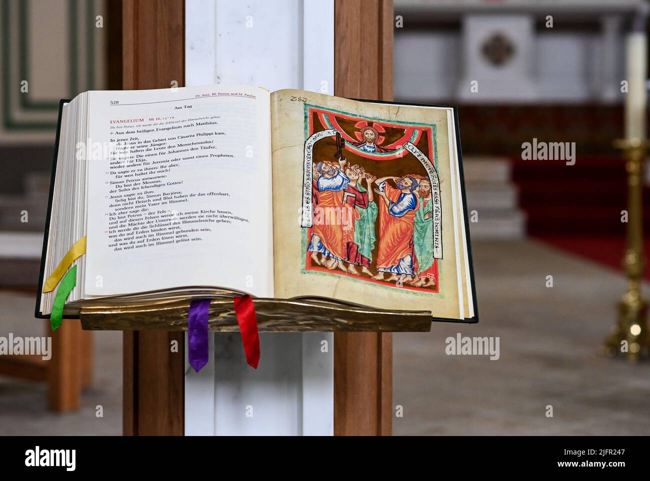 Open bible images hi-res stock photography and images - Alamy