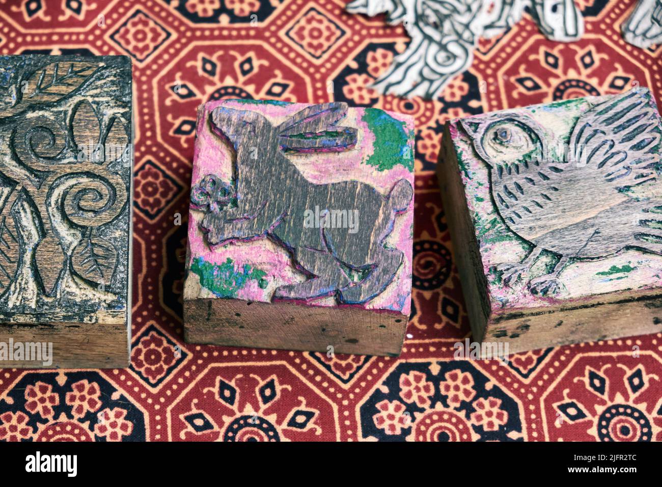 Wood carving hare hi-res stock photography and images - Alamy