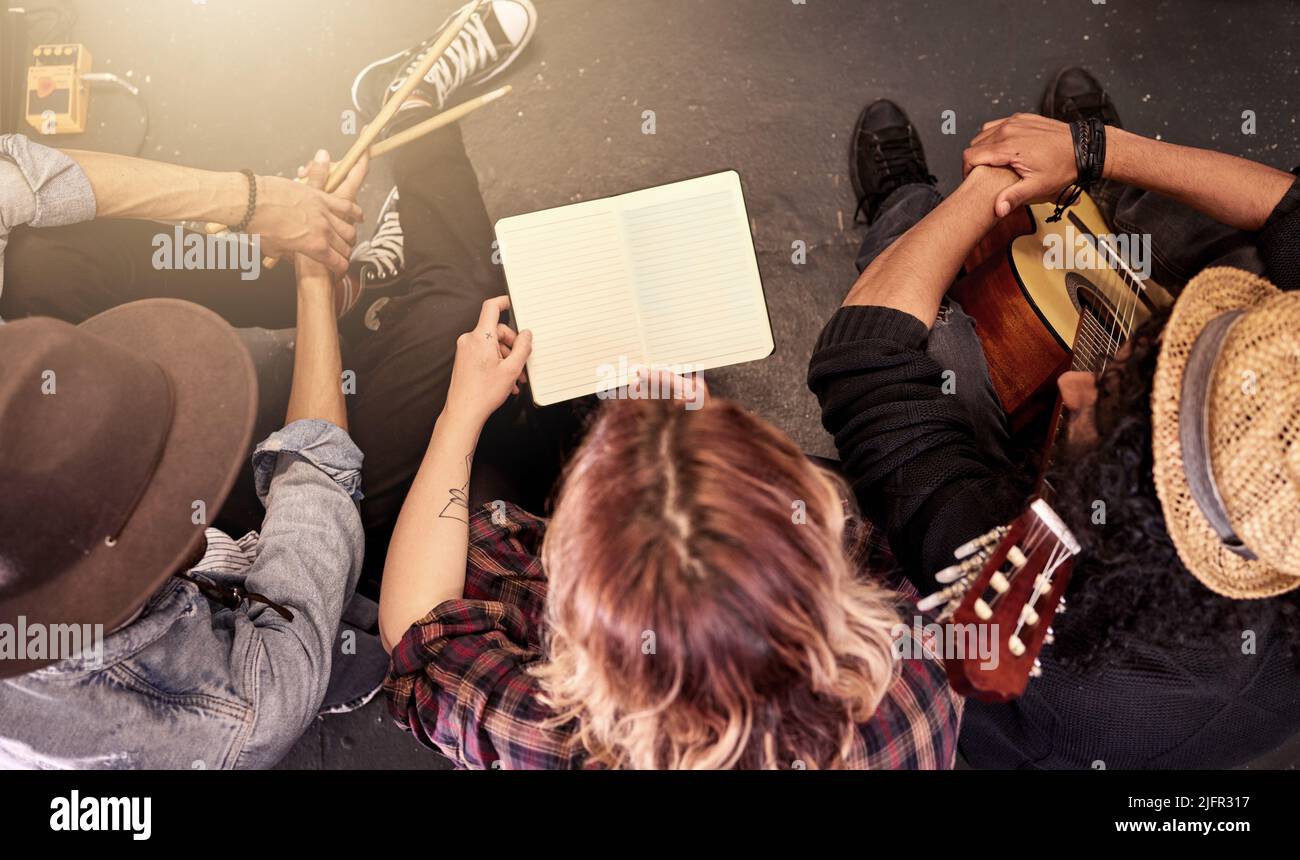 Reading sheet music hi-res stock photography and images - Alamy