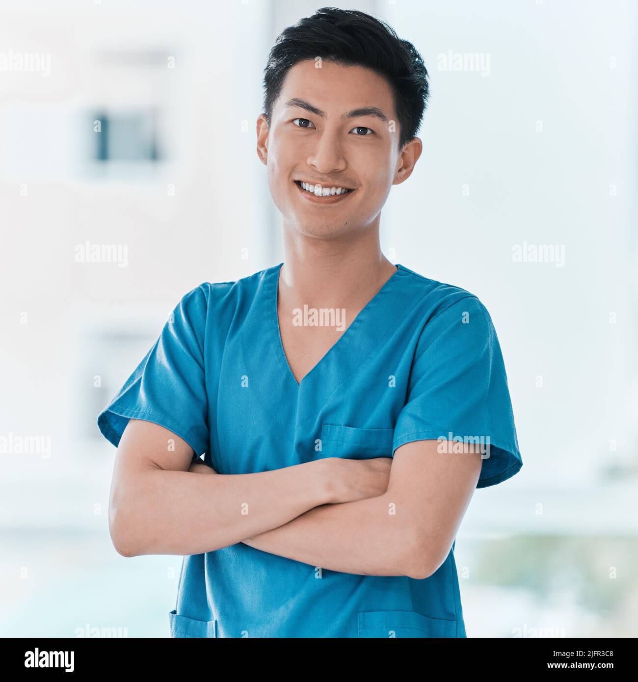 Doctor standing hospital arms crossed hi-res stock photography and ...