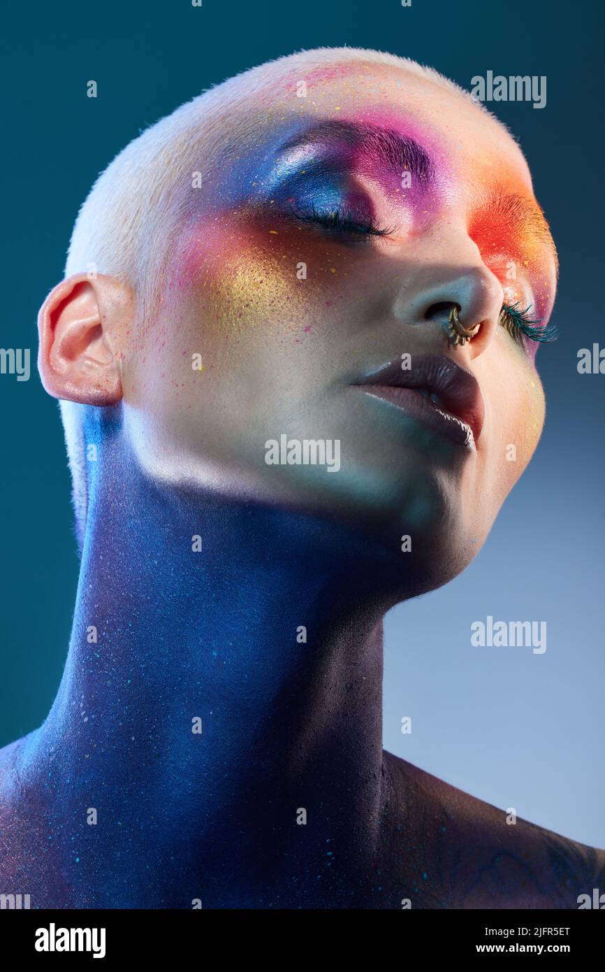 Different colour of eyes hi-res stock photography and images - Alamy