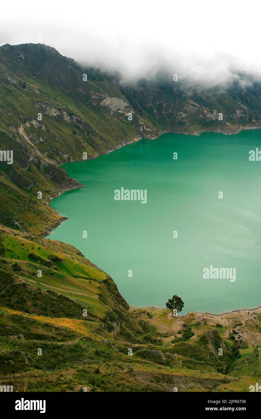Lake Filled Quilotoa Caldera, Laguna del Quilotoa, Ecuadorian Andes ...