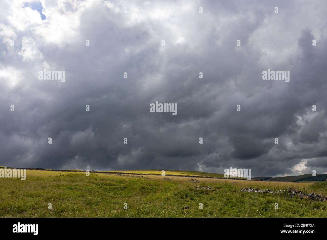 Cow Low barn is a ruined barn in the Peak District.Set above Winnats ...