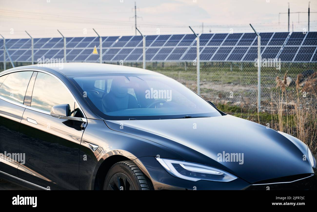 Autonomous transport perspective hi-res stock photography and images ...