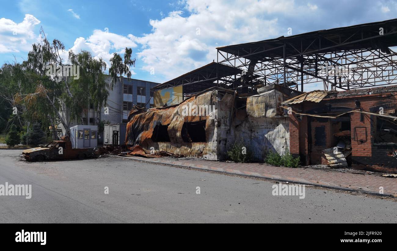 Destruction damaged bombing broken ruined hi-res stock photography and ...