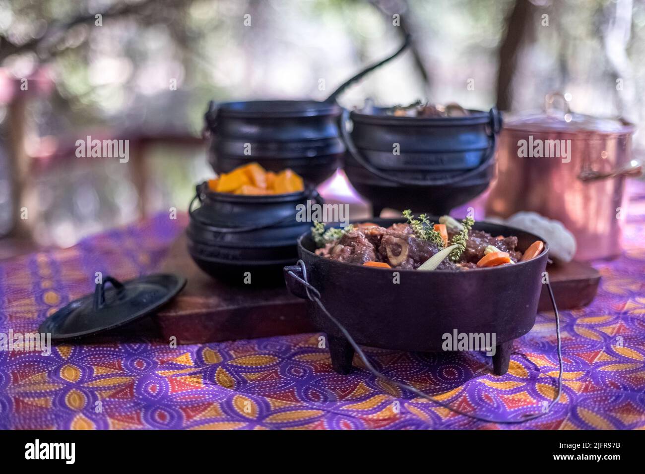 Potjie pots hi-res stock photography and images - Alamy