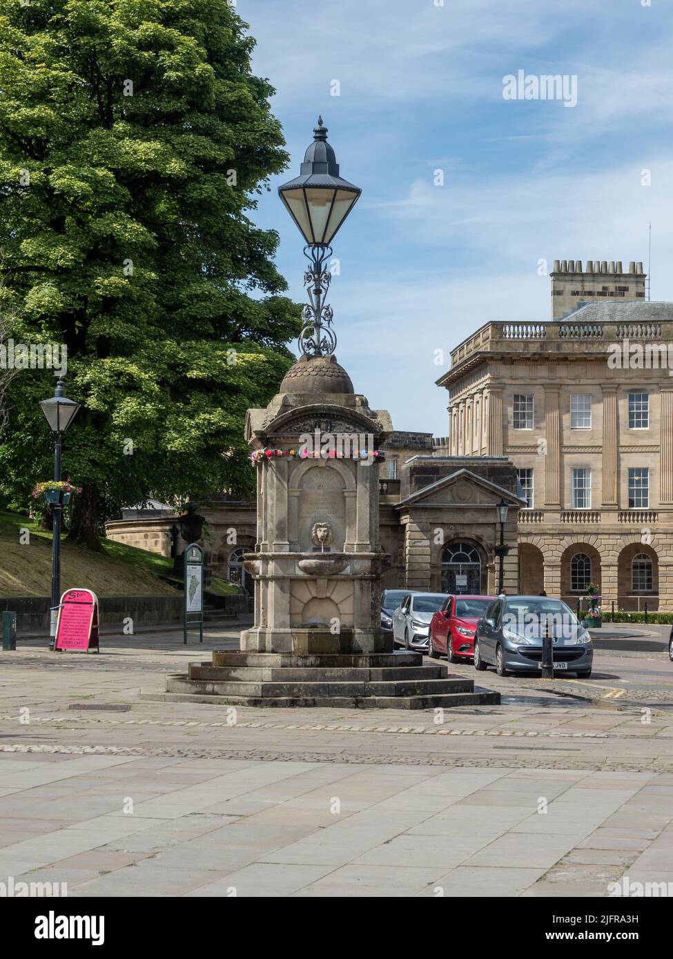 Town centre street scene in summer in the spa town of Buxton, Peak ...