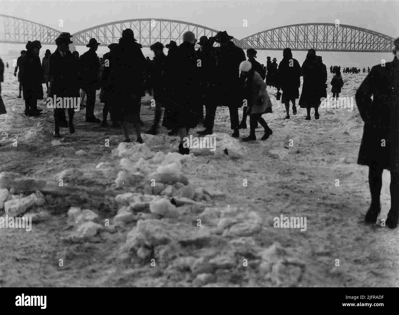 Cracking view Black and White Stock Photos & Images - Alamy