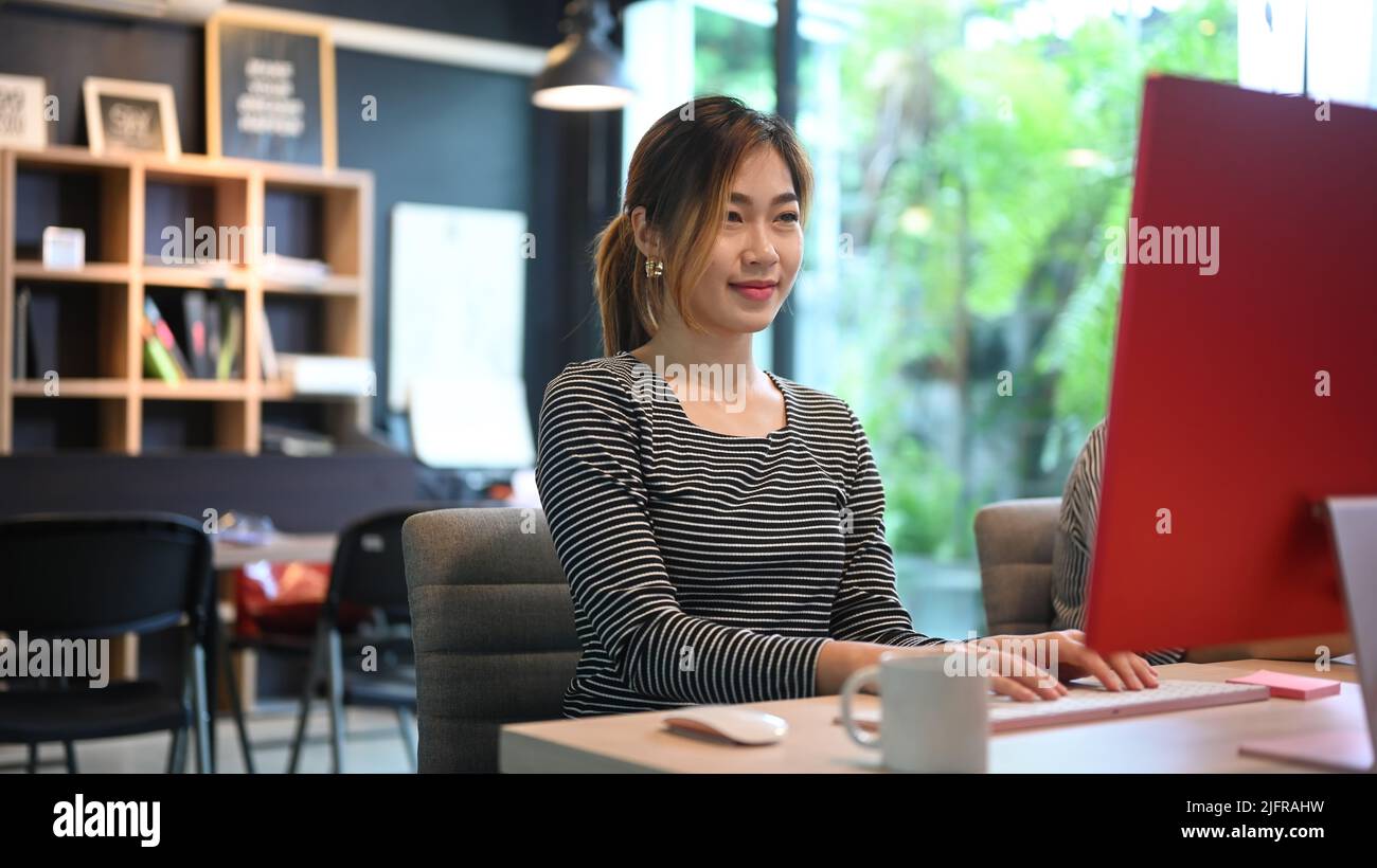 Developing software hi-res stock photography and images - Alamy