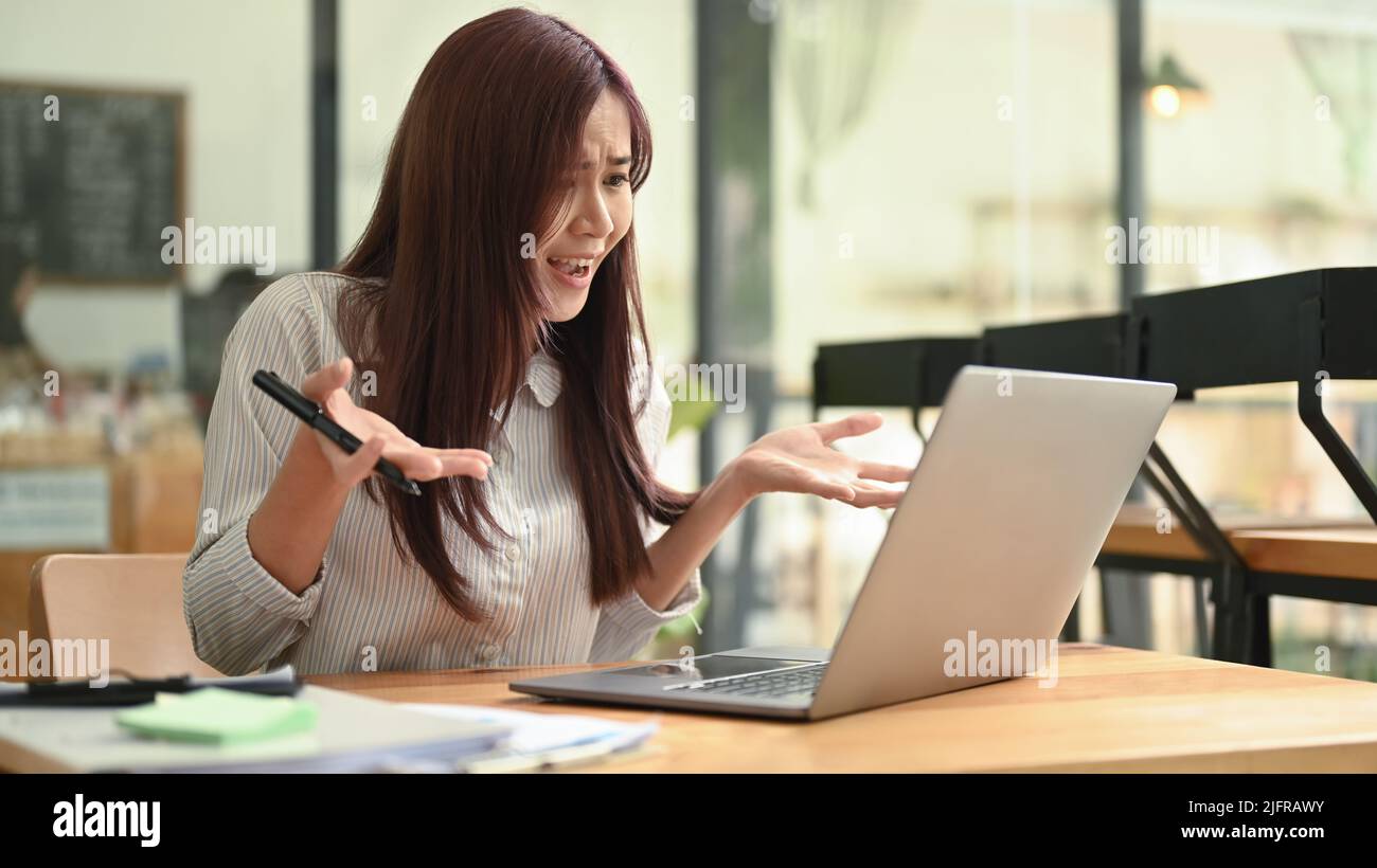 Employee having problems hi-res stock photography and images - Alamy