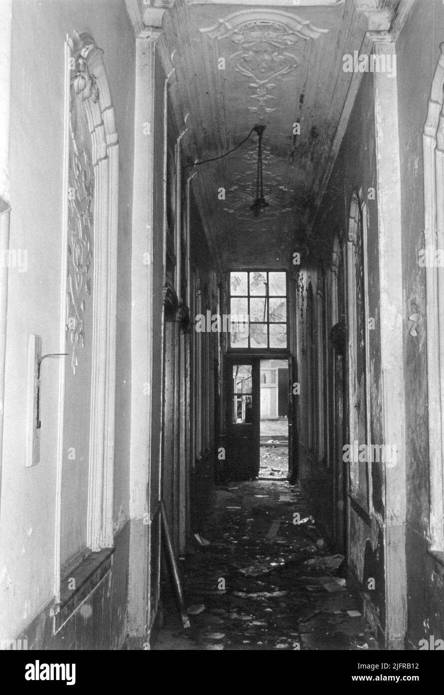 Ground floor architecture Black and White Stock Photos & Images - Alamy