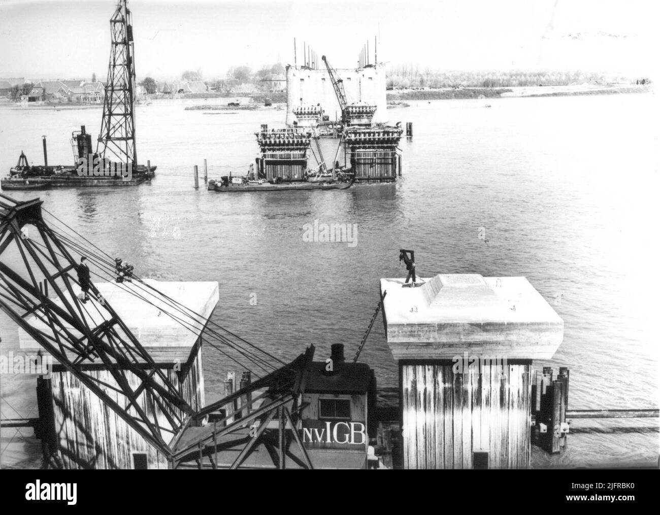 Bridge component Black and White Stock Photos & Images - Alamy