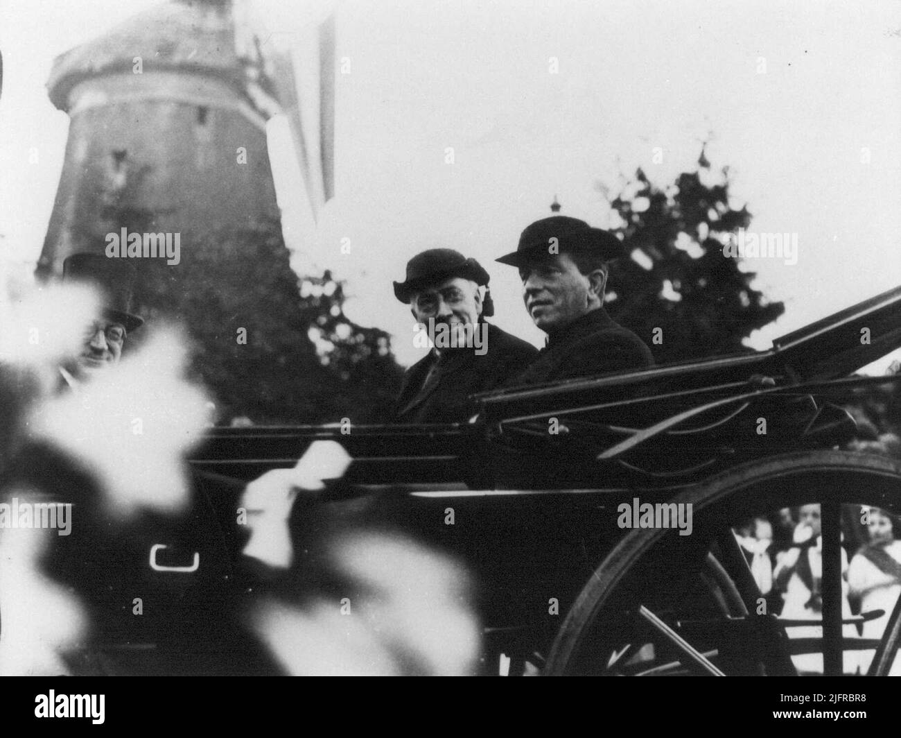 Two clergymen hi-res stock photography and images - Alamy