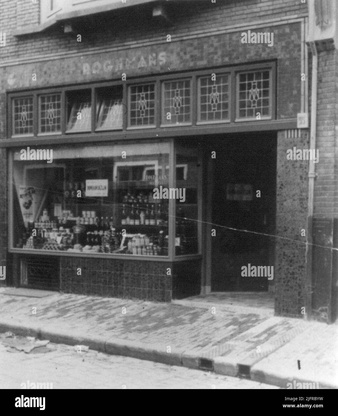 The store of the Roghmans Fa, trader in vinegar and acids Stock Photo ...