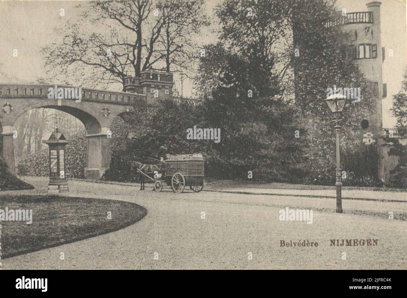 The face from the Hunnerpark on the access bridge to the Belvédère ...