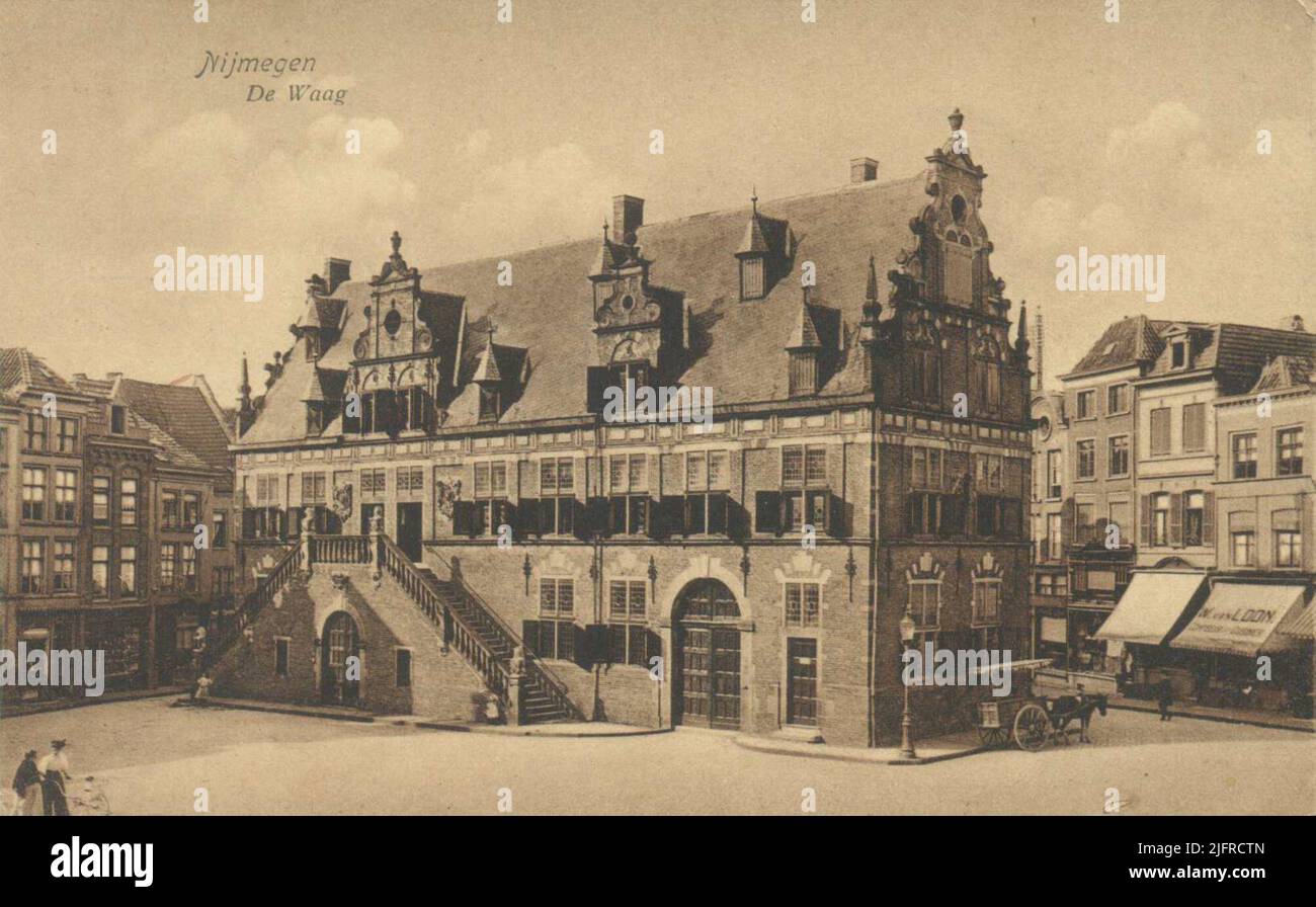 The Waaggebouw on the Grote Markt, right buildings on the Kannenmarkt ...