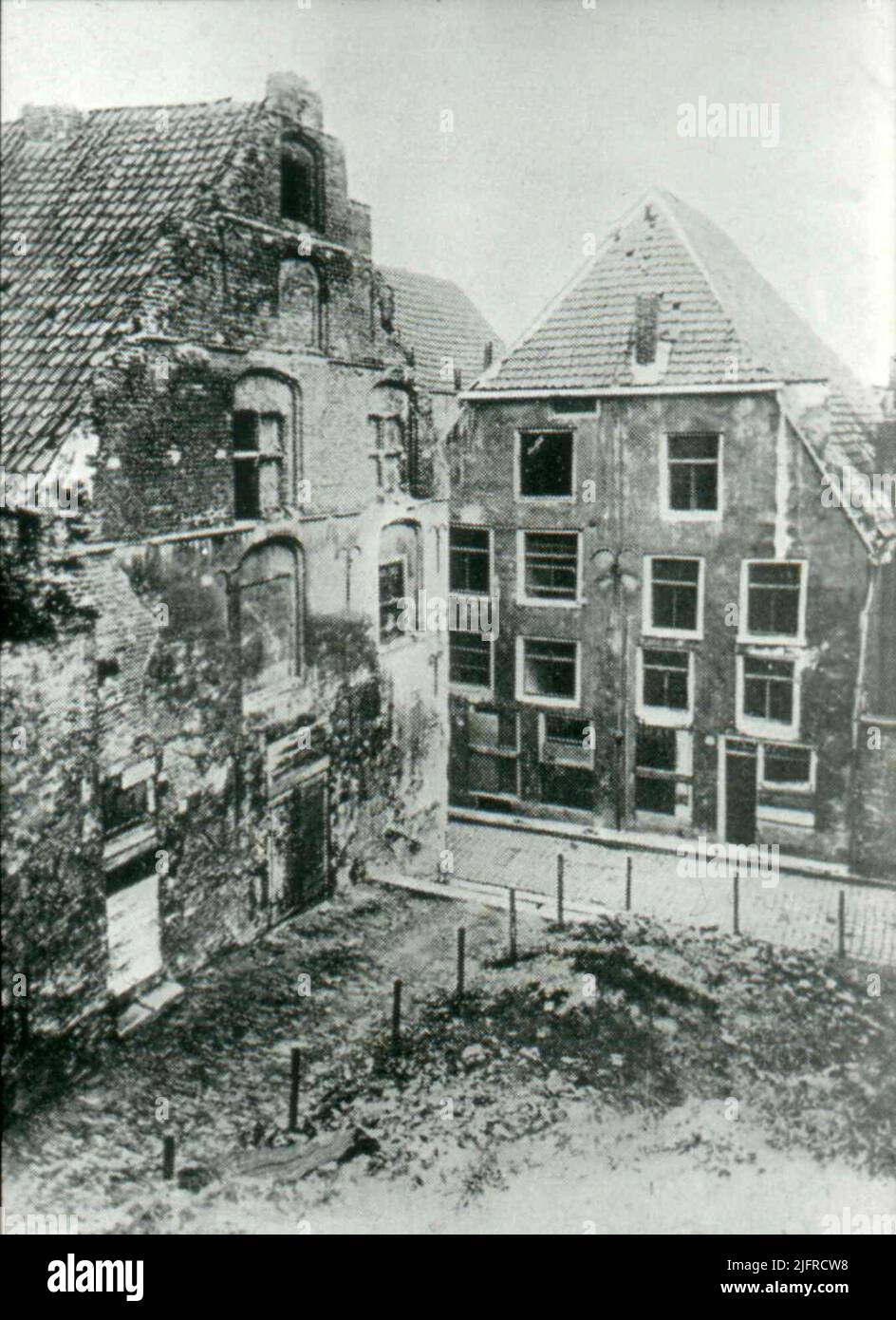Besiendershuis during the restoration: east side from the Onze Lieve ...