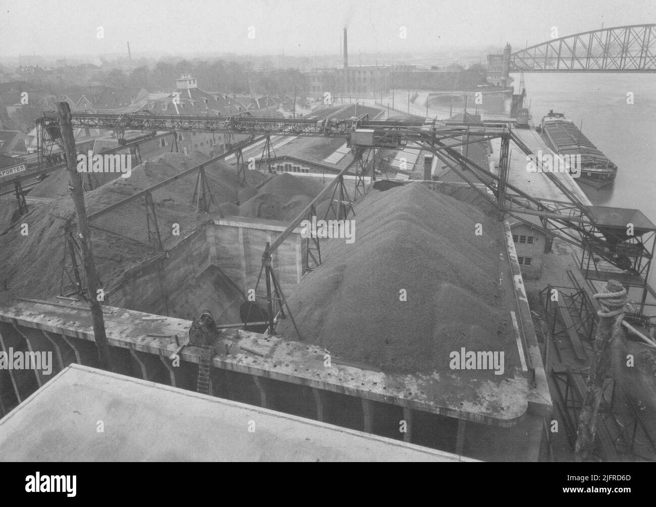 Electricity storage facility Black and White Stock Photos & Images - Alamy