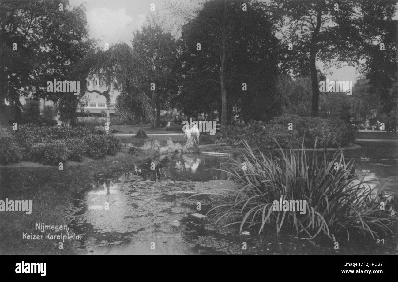 Park square in city Black and White Stock Photos & Images - Alamy