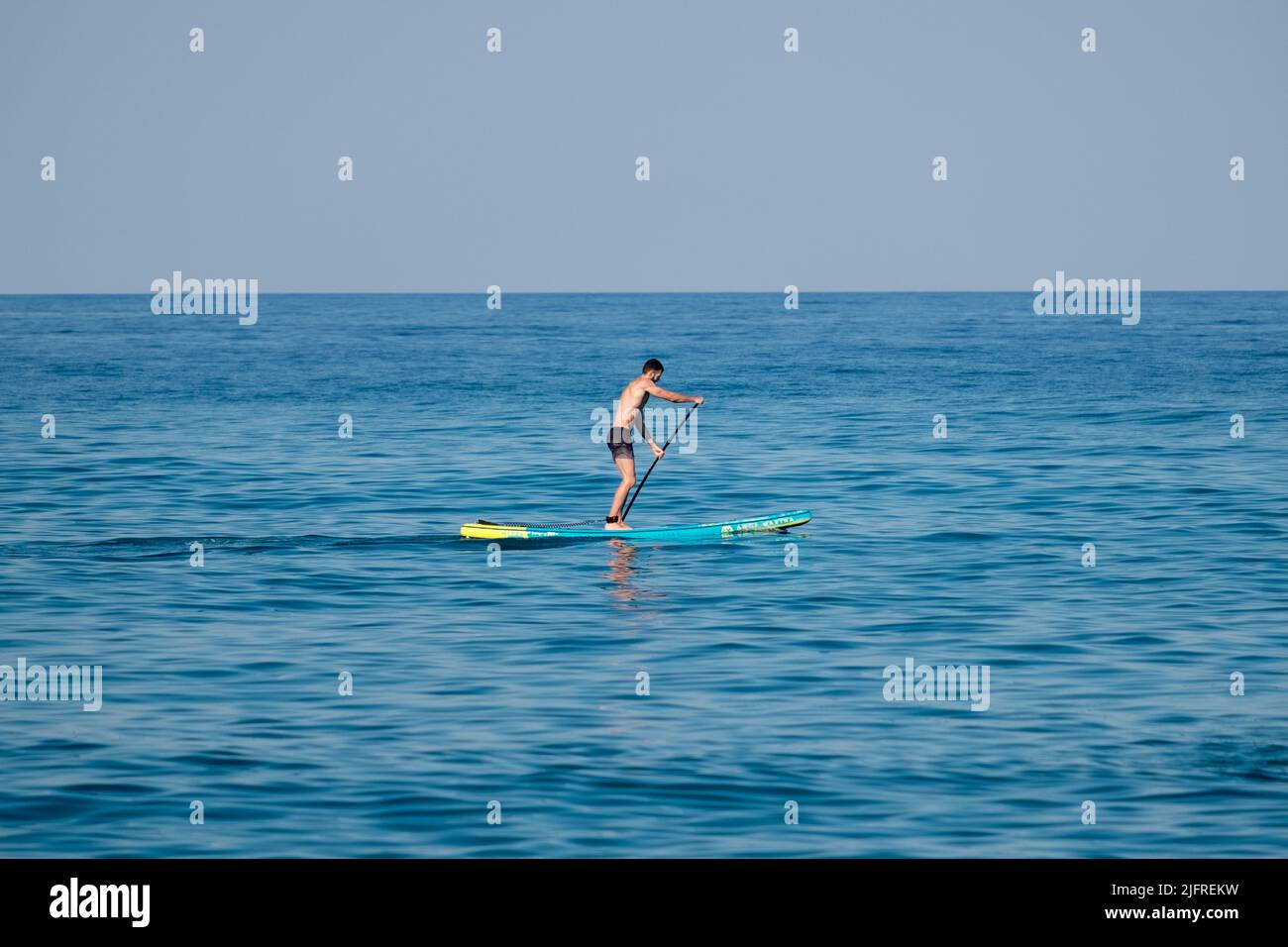 Man on a paddleboard hi-res stock photography and images - Alamy