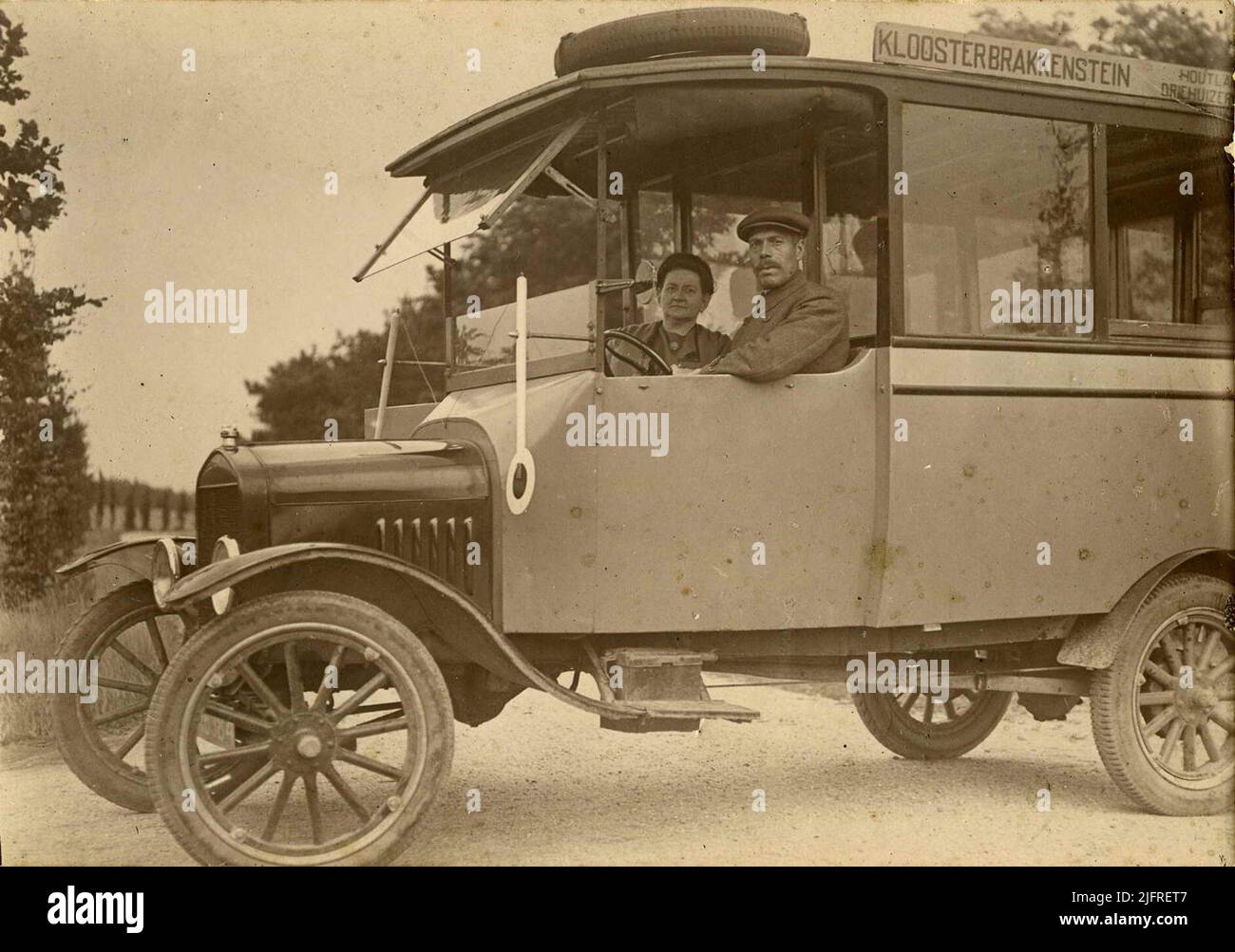 The first autobus of autobus service and taxi company 'Brakkenstein ...