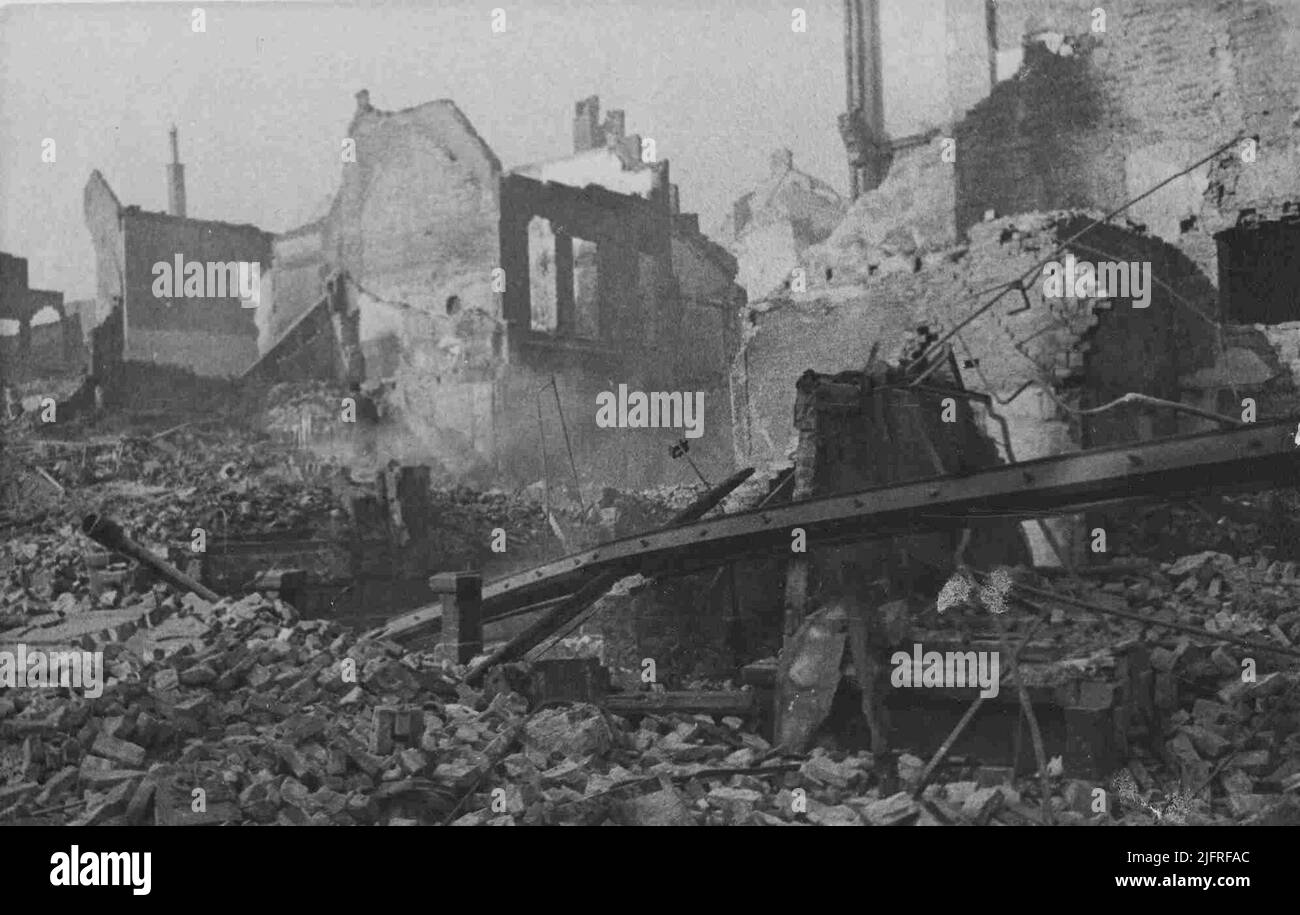 Aftermath ruined buildings after bombing hi-res stock photography and ...