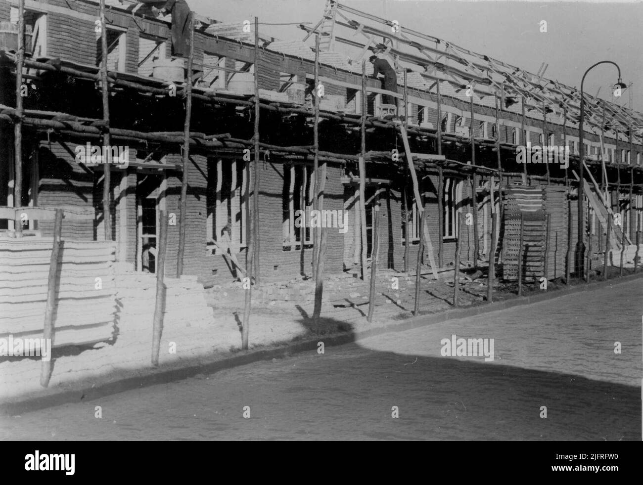 Houses under construction Black and White Stock Photos & Images - Alamy