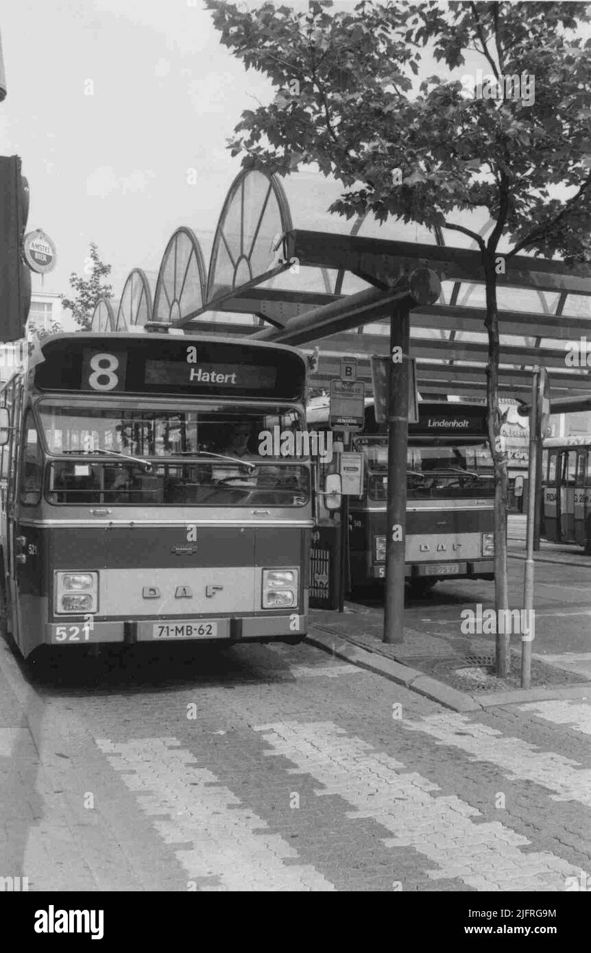 Number 8 bus hi-res stock photography and images - Alamy