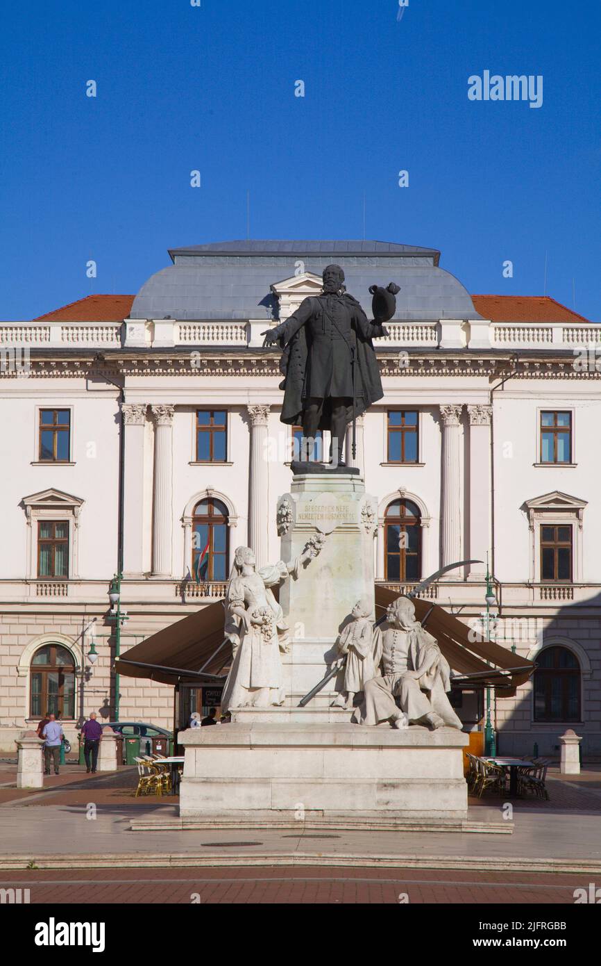 Hungary, Szeged, Klauzal Square, Lajos Kossuth statue Stock Photo - Alamy