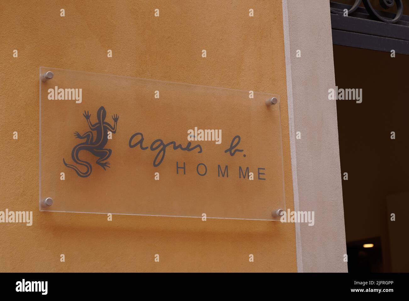 Logo homme hi-res stock photography and images - Alamy