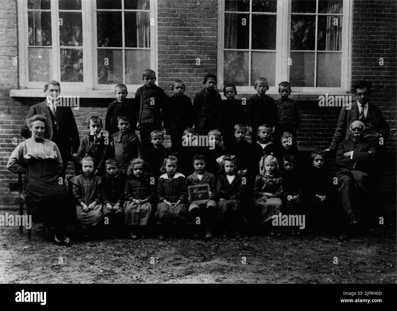 Group photo school class 4 with teachers Stock Photo - Alamy