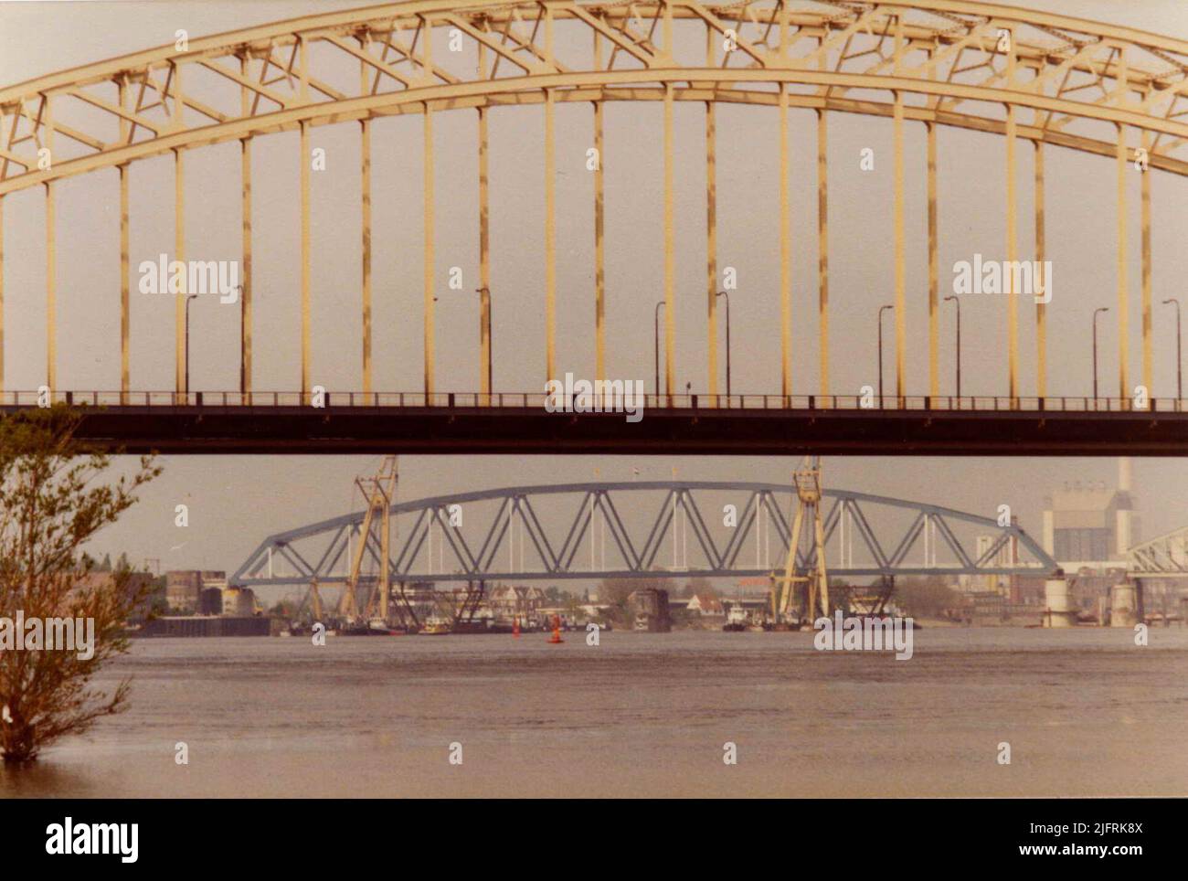 Construction/modernization of the railway bridge. Replacement of two of ...