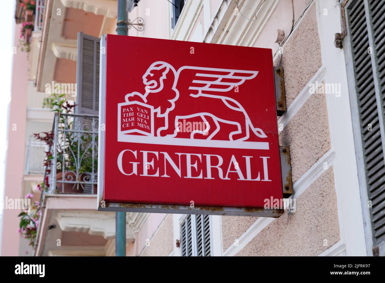 Banner lion logo sign red white hi-res stock photography and images - Alamy