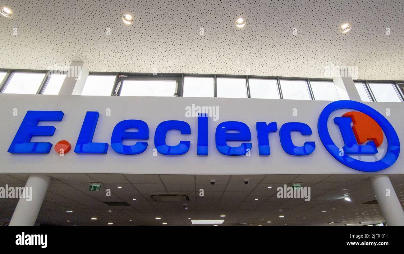 Bordeaux , Aquitaine France - 06 10 2022 : Leclerc logo round sign of ...