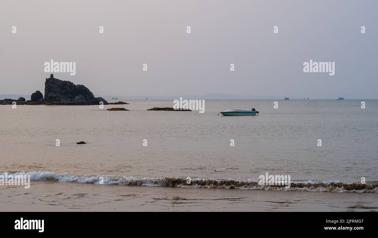 Wave hitting boat hi-res stock photography and images - Alamy