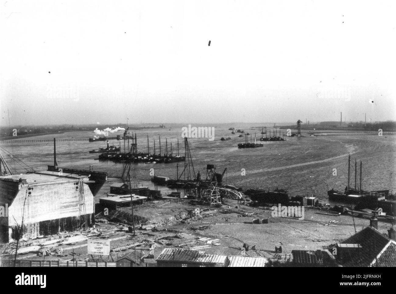 The bridgehead on the city side Stock Photo - Alamy