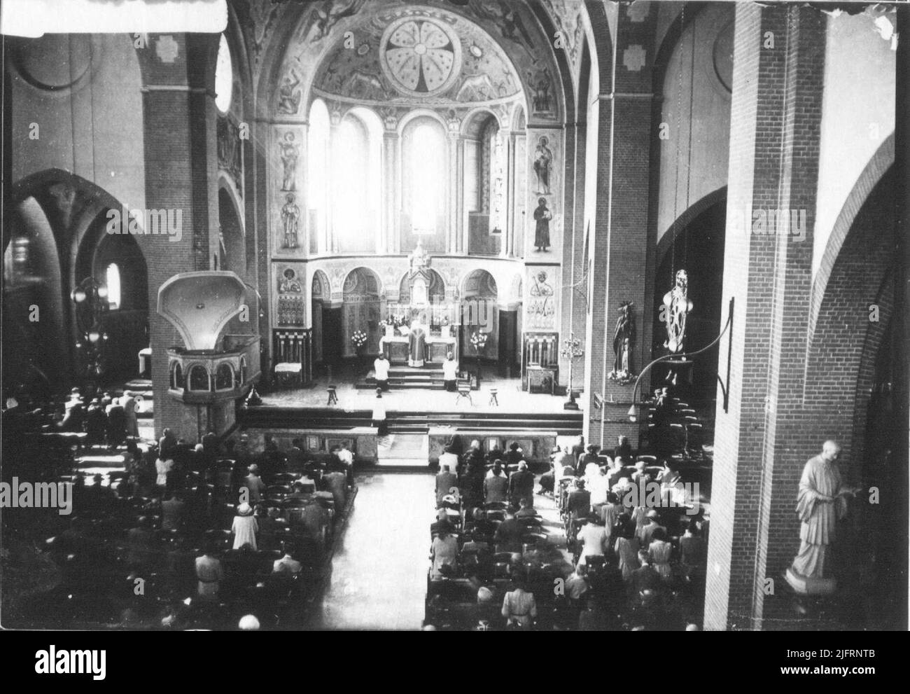 Mass and song hi-res stock photography and images - Alamy