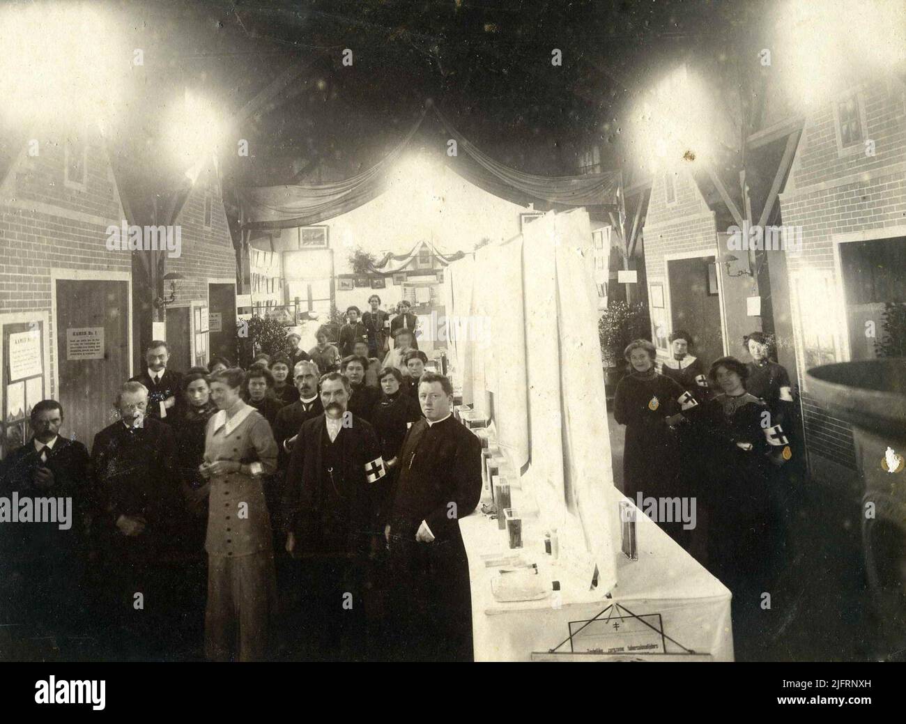 Exhibition with the Tuberculose control theme. The 'Groene Kruis' was ...