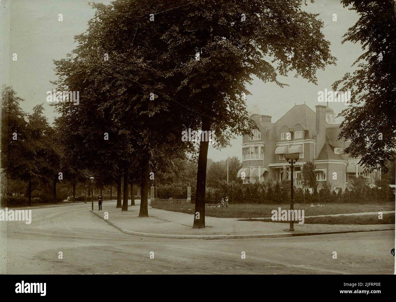 Streinbeeld, at the beginning of the century, with the right 'Huize ...