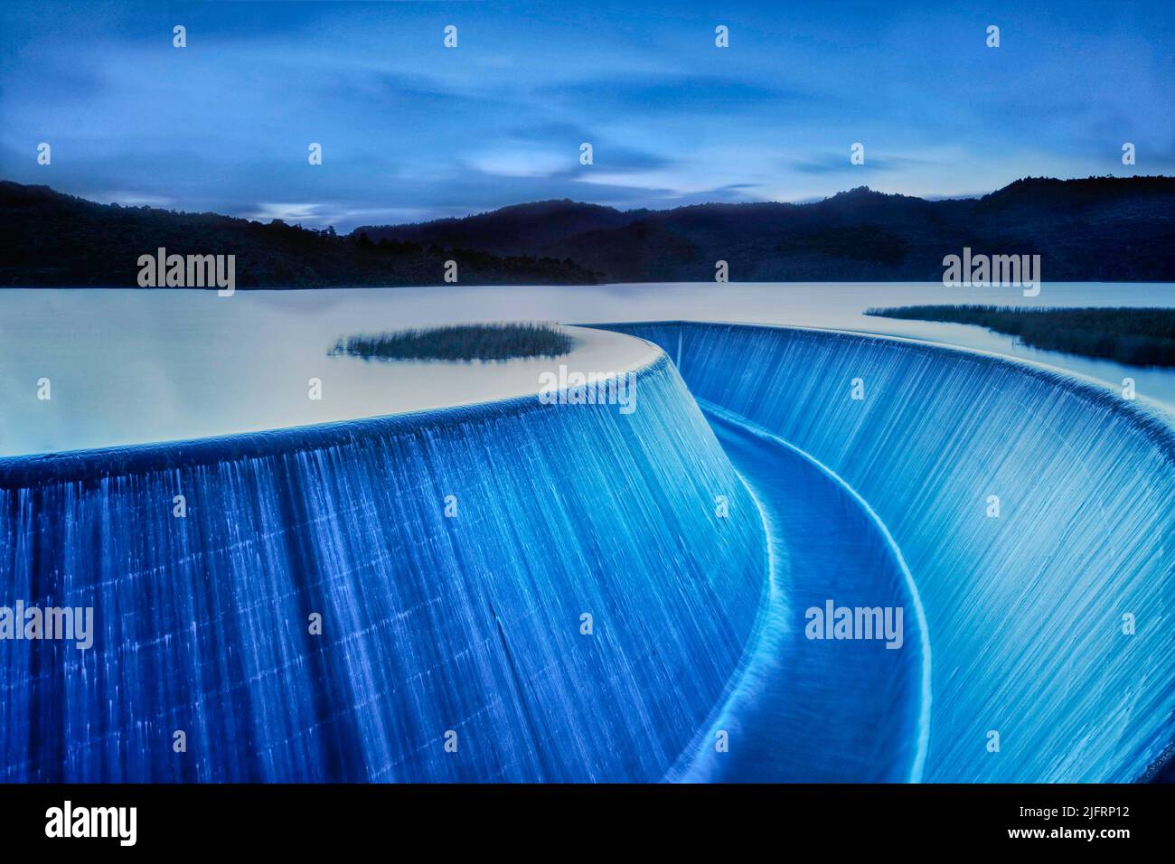 Dusk, long exposure ( 180 seconds ) creates impressive, dramatic ...