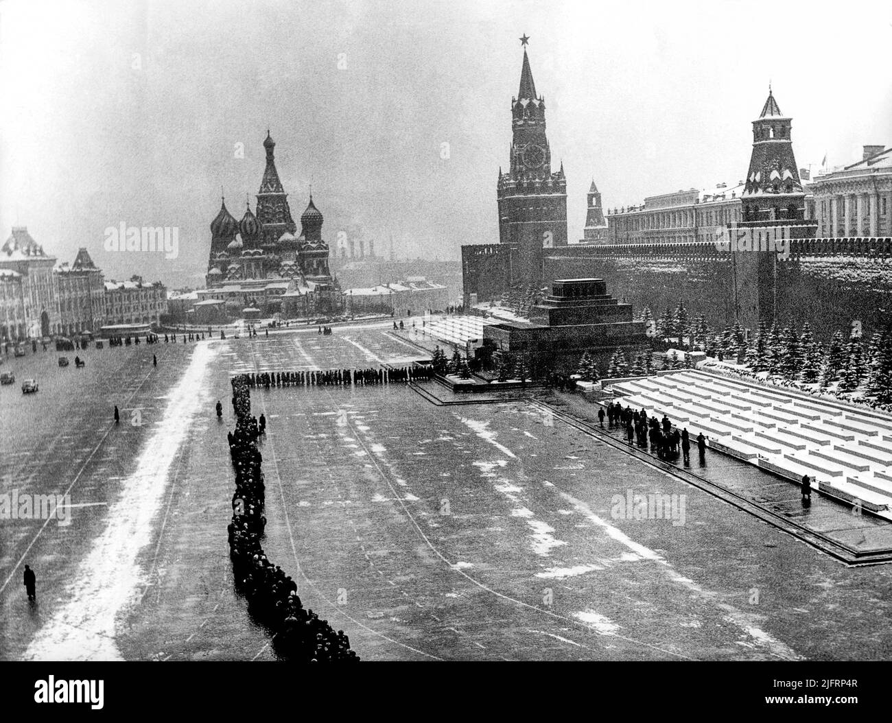 SOVIET MOSCOW Red Square with a long winding queue to the Lenin ...