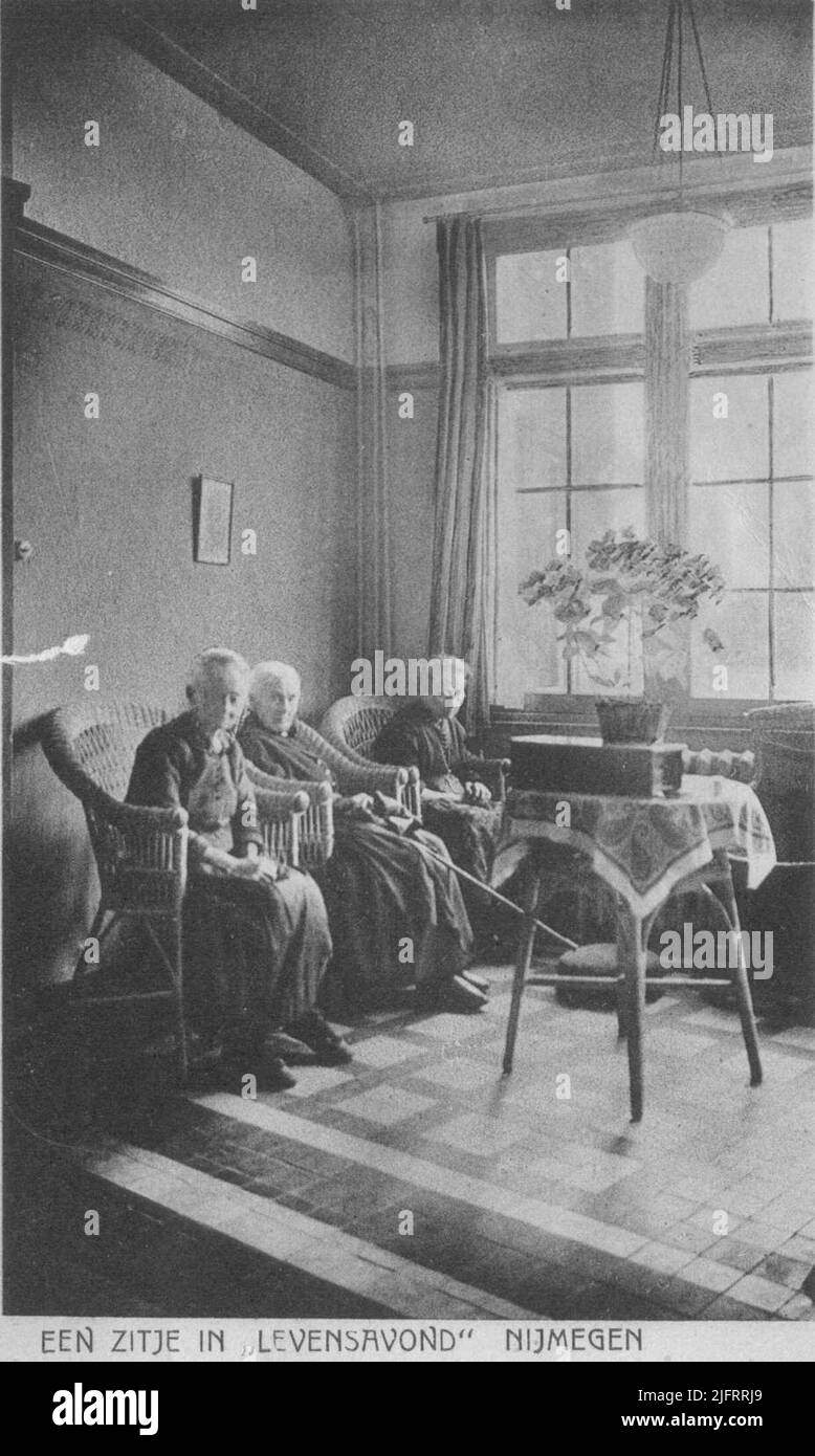 Home life Black and White Stock Photos & Images - Alamy