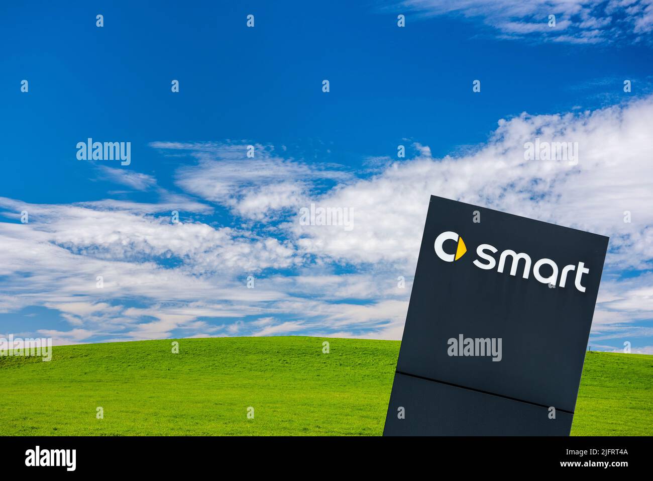 Werbe- und Firmanschild der Firma Smart Stock Photo - Alamy