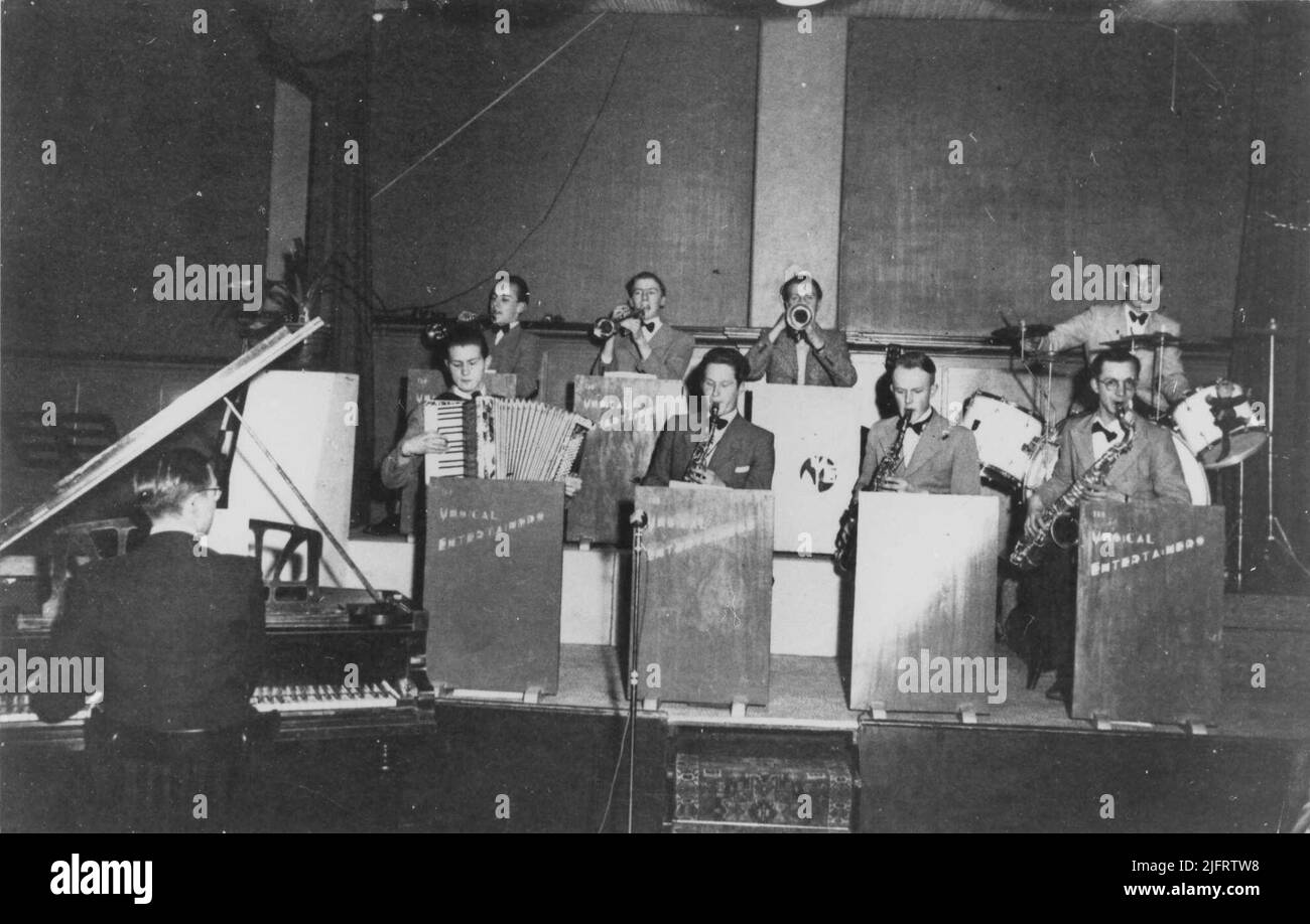 Four Days Orchestra The Musical Entertainers. Composition: Piano John ...