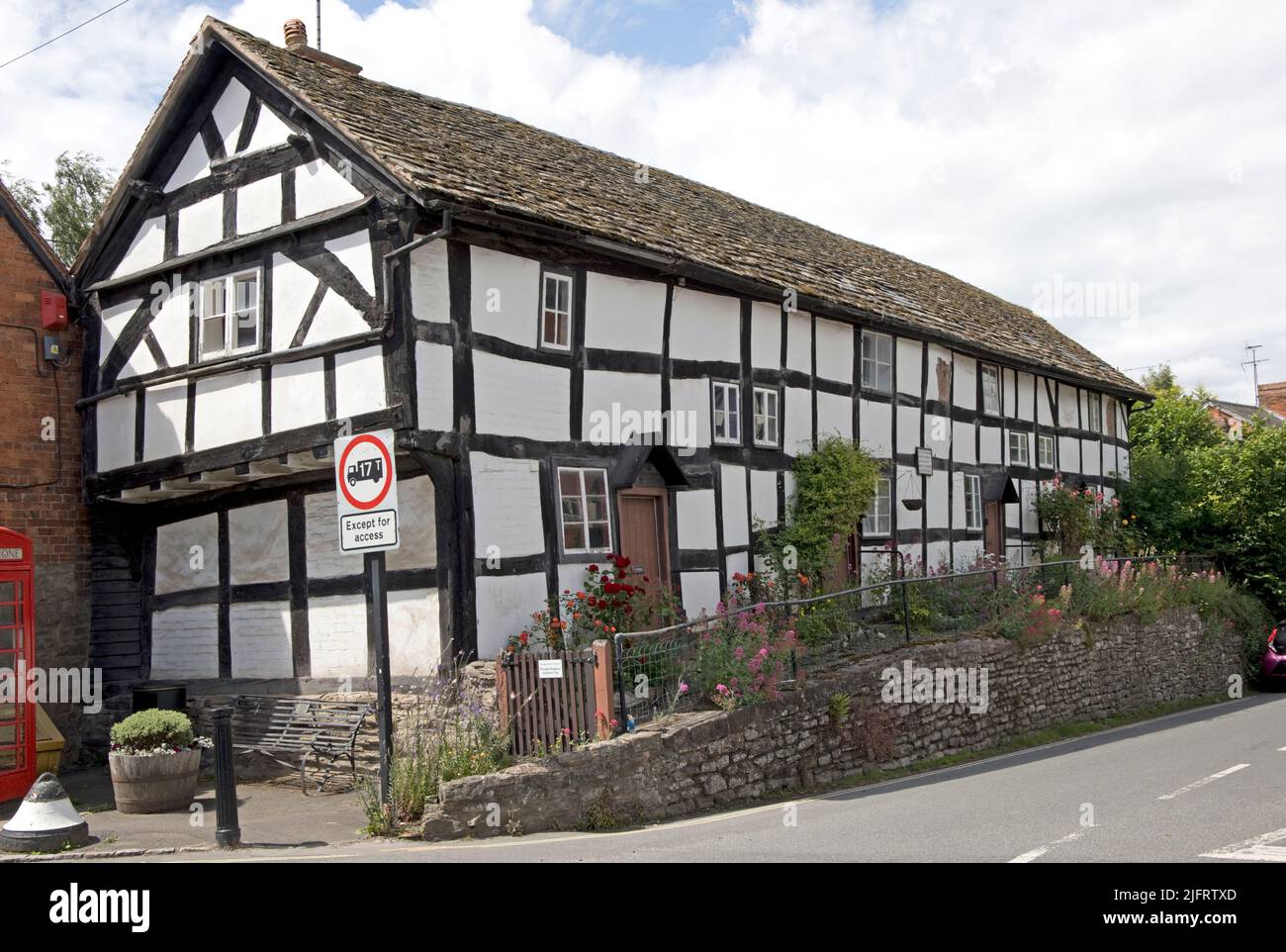 Winchester almshouses hi-res stock photography and images - Alamy