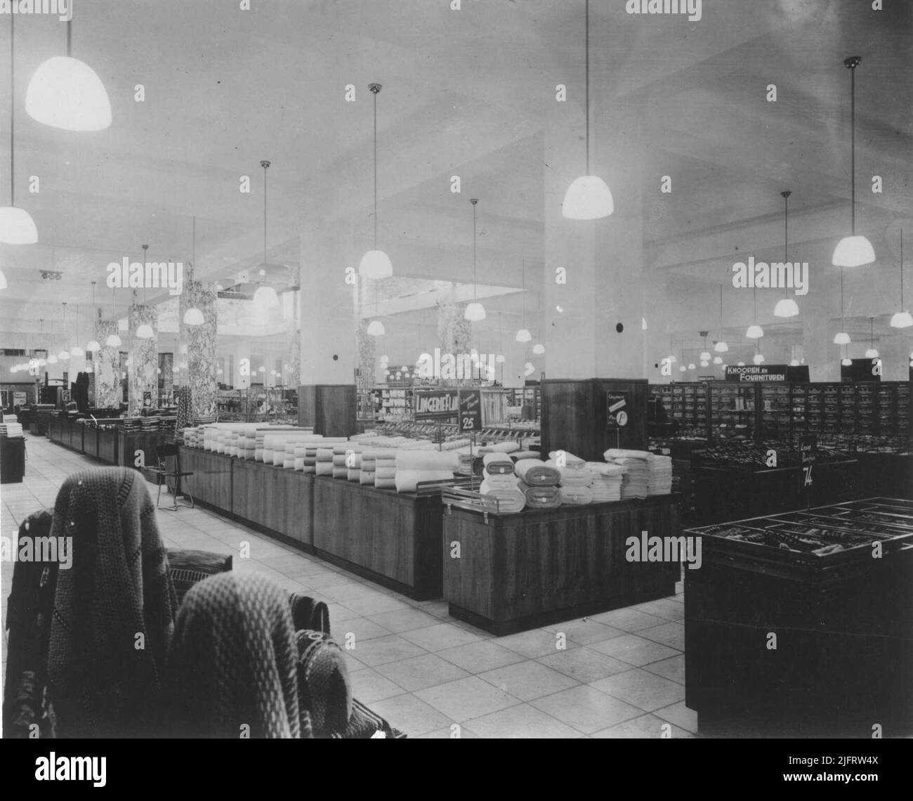 New department store vroom hi-res stock photography and images - Alamy