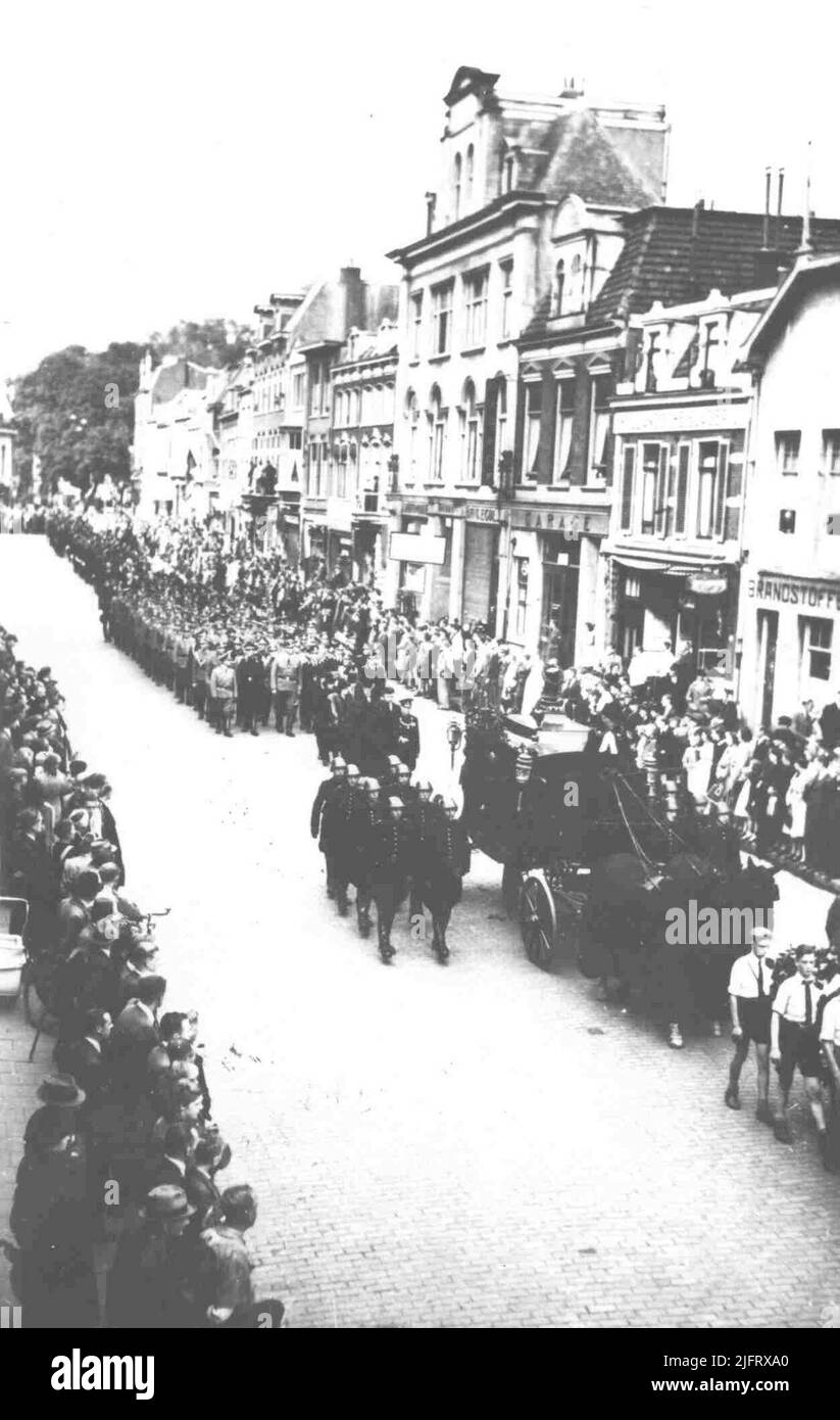 Funeral of the murdered commander of police Major B.J.M. van Dijk. The ...