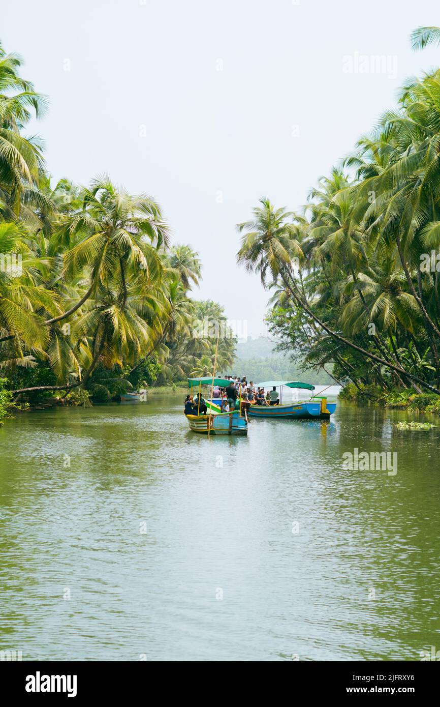 Covered boat india hi-res stock photography and images - Alamy