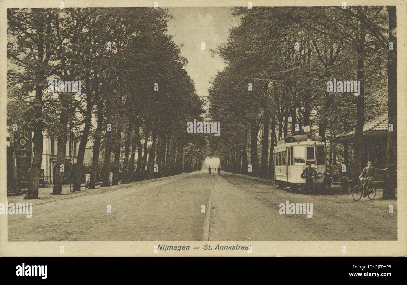 Street scene, thirty early years, in the direction of Keizer Karelplein ...